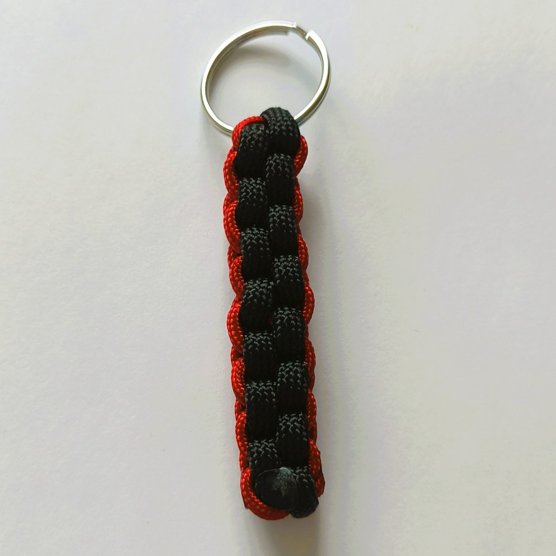 Paracord Keyring: Square Knot, Black & Red, Handmade — FinGer Creations